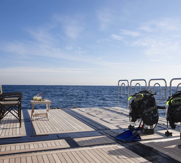 Outstanding 62m Feadship Motor Yacht POSITIVE CARRY underway — Yacht ...